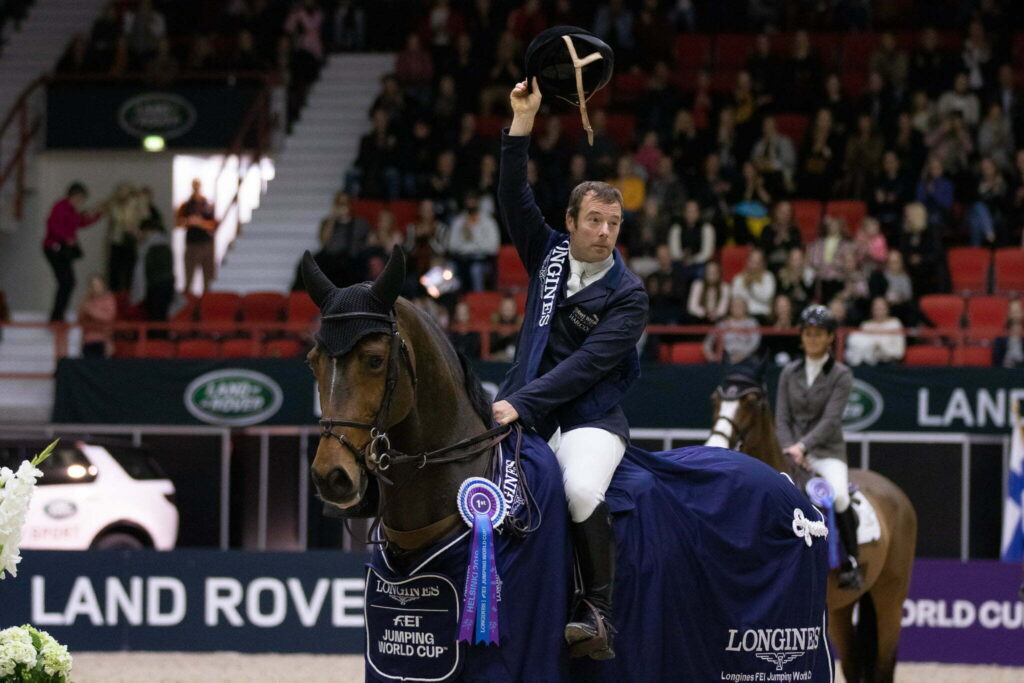 Robert Whitaker ratsasti myös Helsingin maailmancupin voitoon ...